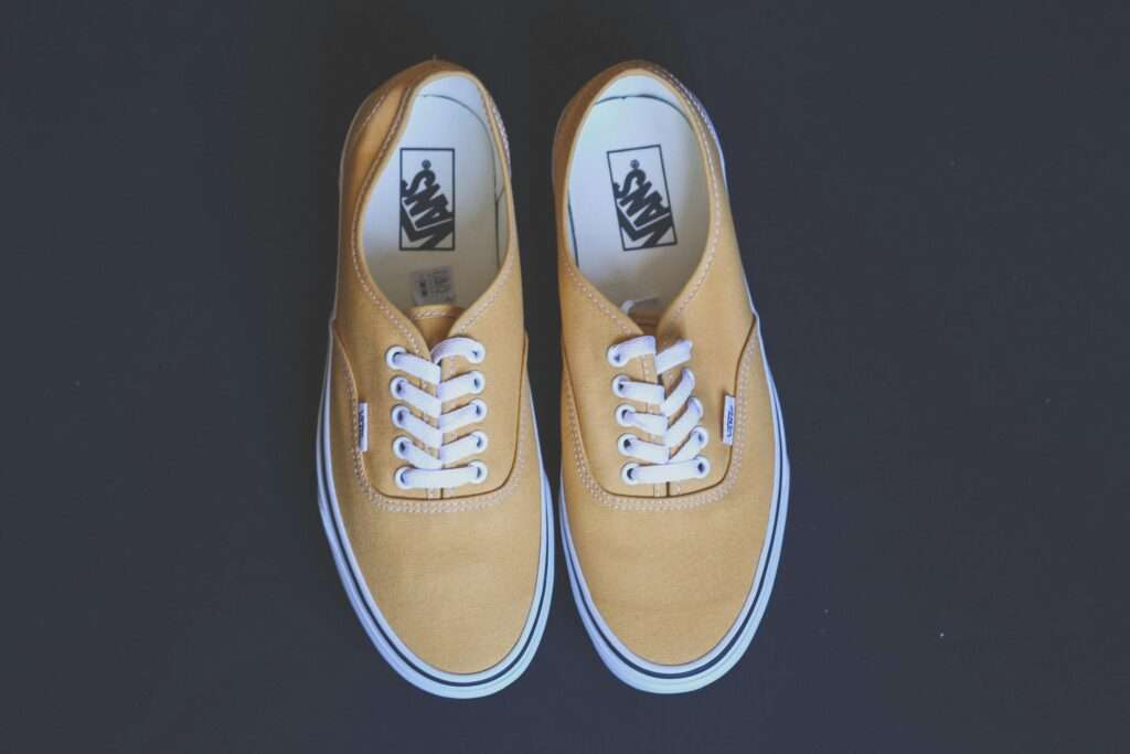 Tips Merawat Sepatu Berbahan Dasar Polyester - Ruveetex
